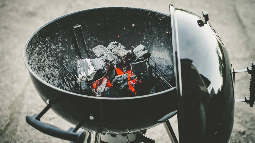 The Different Types of Grills And Smokers For BBQ (2026) - BBQCHIEFS
